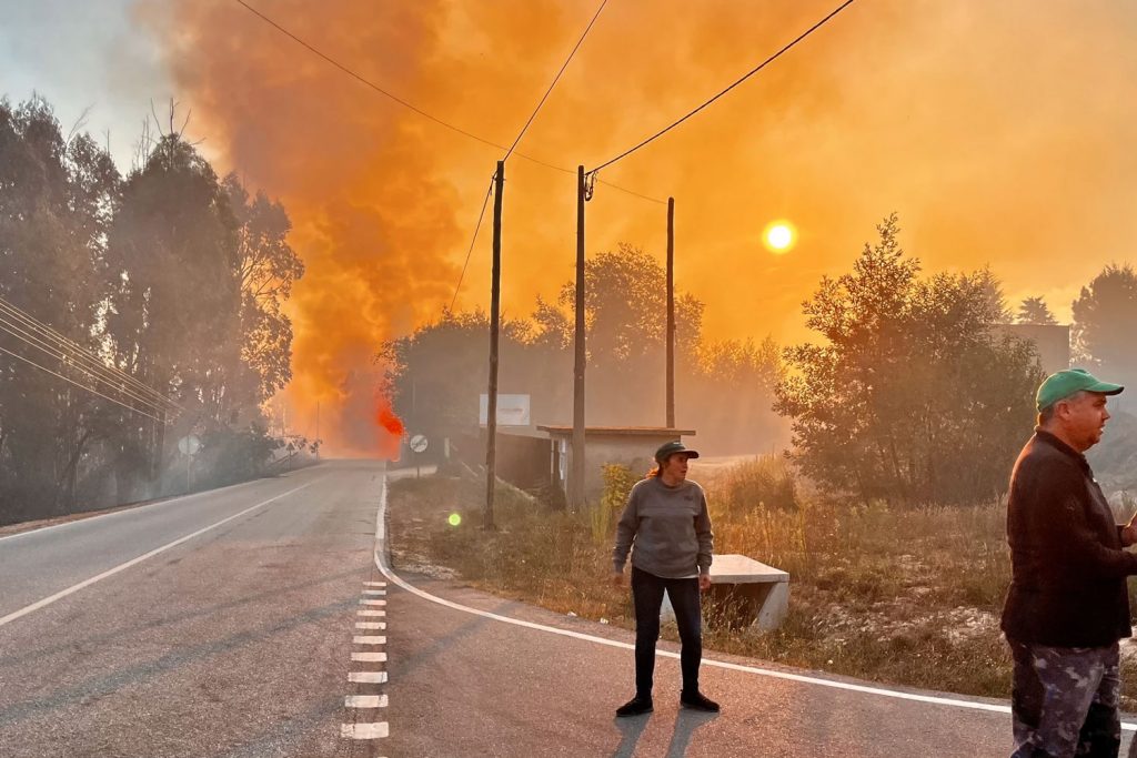 "Incontrolable": más de 40 incendios forestales continúan activos en ...